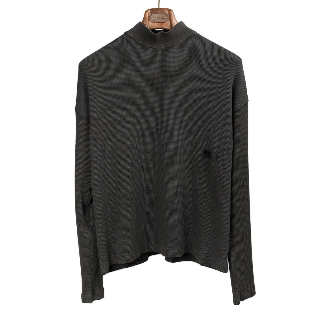 Earth\Studies FW25 Mockneck long sleeve waffle tee in basalt grey – No Man Walks Alone