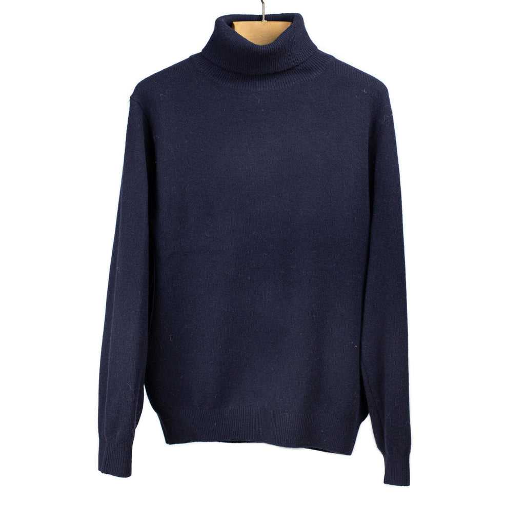Beams Plus FW25 Fine gauge turtleneck sweater in navy wool (restock ...